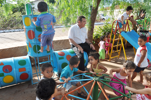 Comitiva visita Centro de Educação Infantil Elizabeth Emrich Campos ...