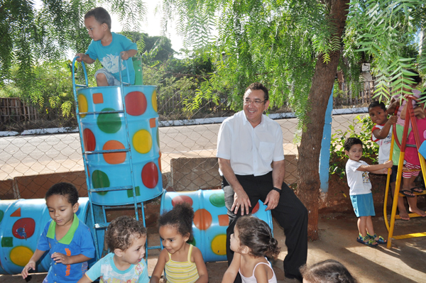 Comitiva visita Centro de Educação Infantil Elizabeth Emrich Campos ...