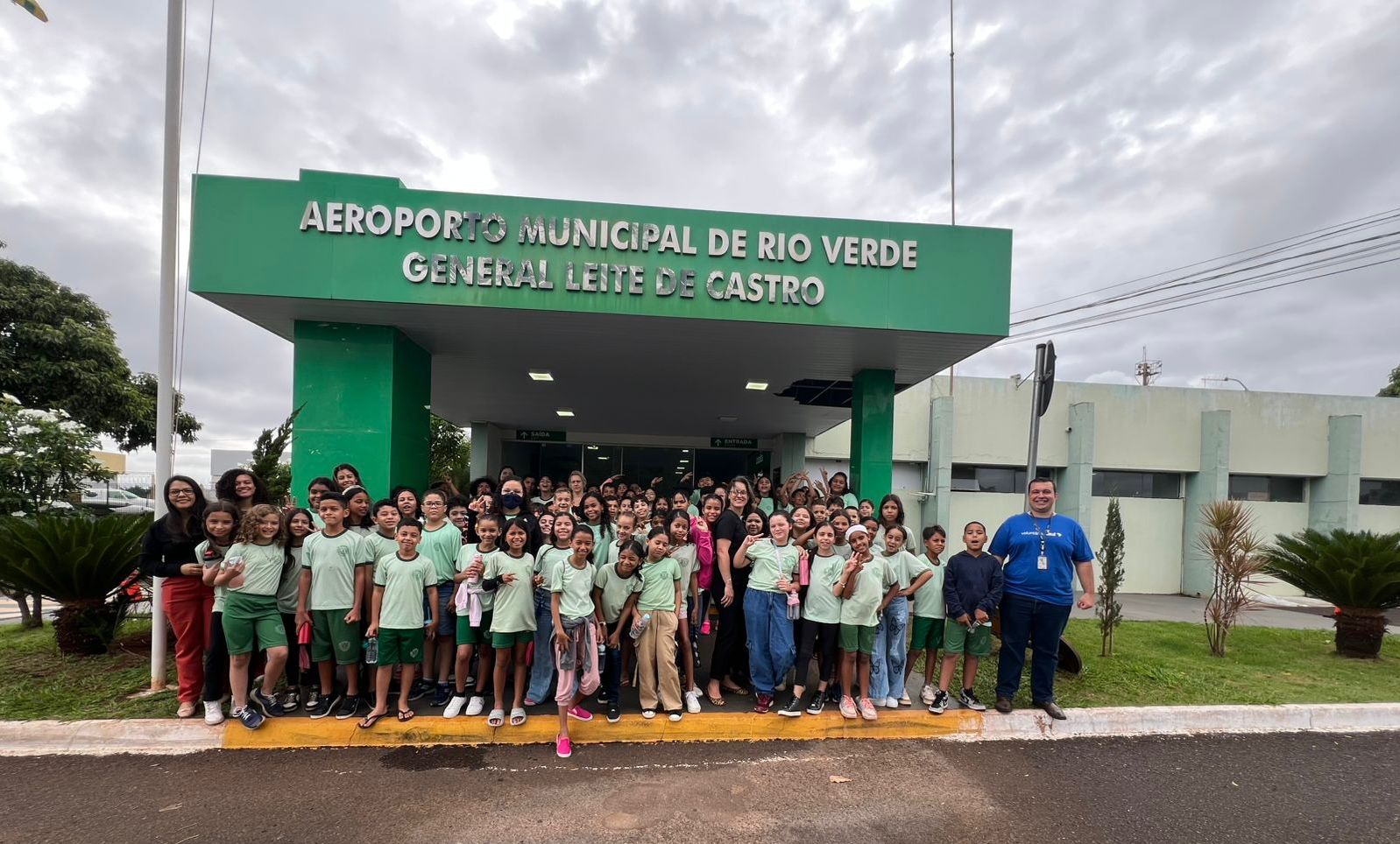 Alunos da Escola Maria Brígida vivem experiência incrível no Aeroporto ...